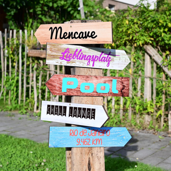 Designer Wegweiser aus Holz personalisierbar